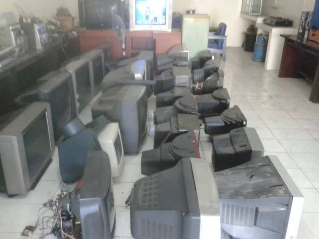 TV Bekas Archives - Jual Beli Barang Bekas Surabaya - 081357709995